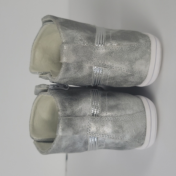 Puma | Shoes | Puma Eskiva Mid Metallic Silver Sneakers Womens Size 6 ...